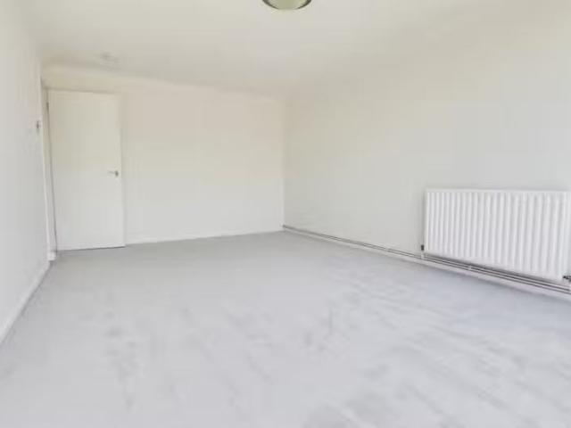Cheap 1 BA 2 bedroom apartment for rent in Albemarle Road, BR3