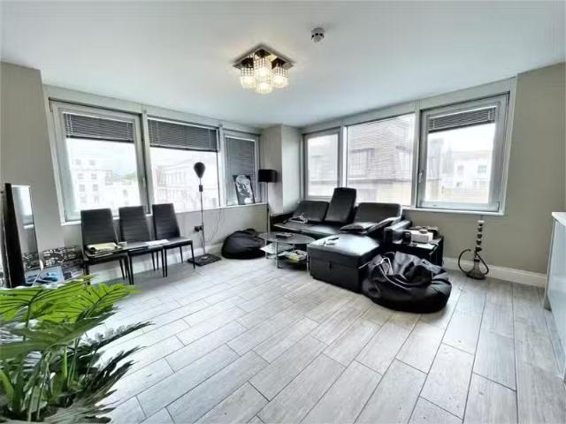 Just in! 1 BA 2 bedroom apartment for rent in Bartholomew Squa.