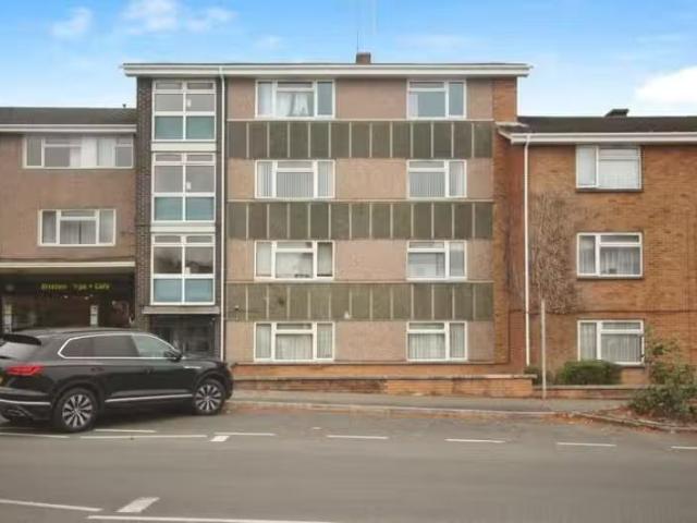 Cheap 1 BA 2 bedroom apartment for rent in Binswood Street, Le.