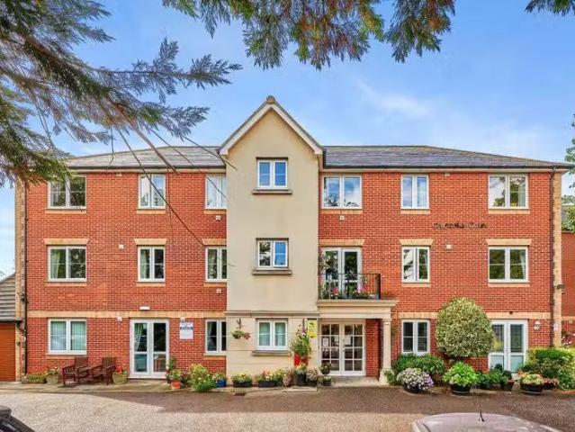 Cheap 1 BA 2 bedroom apartment for rent in Broomfield Road, CM1