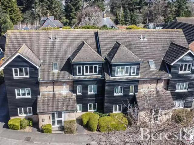 Deal! 1 BA 2 bedroom apartment for rent in Brooklands Walk, CM2