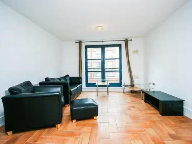 Nice 1 BA 2 bedroom apartment for rent in Grosvenor Street Wes.
