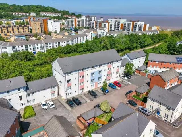 Unique 1 BA 2 bedroom apartment for rent in Guillemot Road, Po.