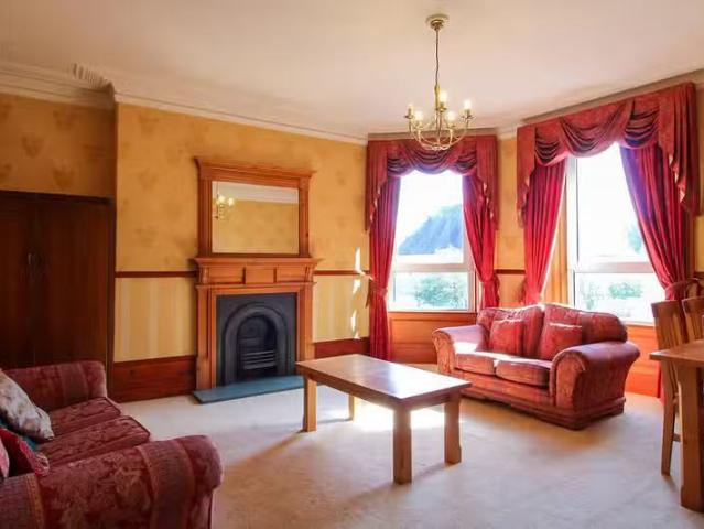 Cheap 1 BA 2 bedroom apartment for rent in Esslemont Avenue, A.