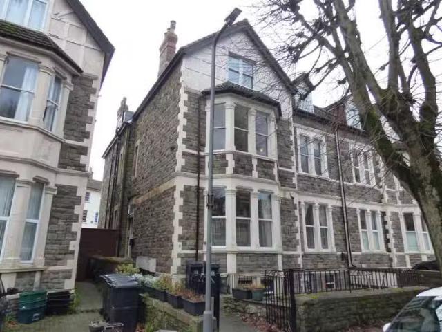 Rental! 1 BA 2 bedroom apartment for rent in First Floor Flat.