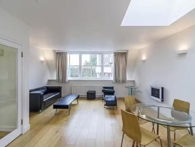 Just in! 1 BA 2 bedroom apartment for rent in Oakley Crescent.
