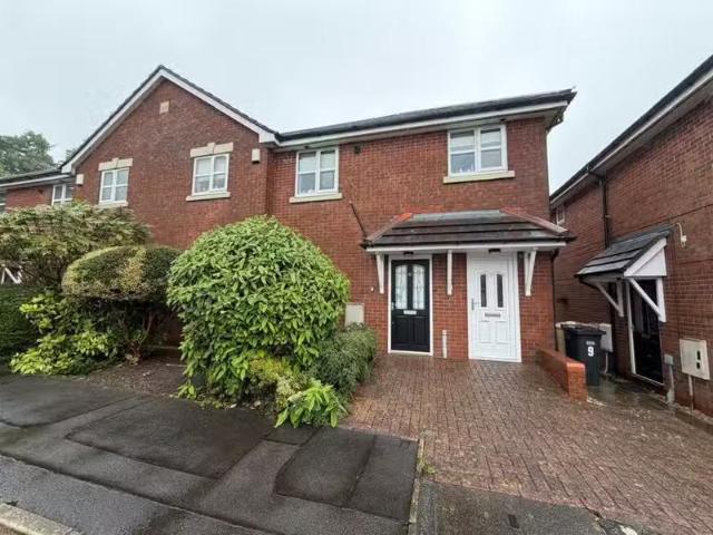 Charming 1 BA 2 bedroom apartment for rent in Mulberry Court.
