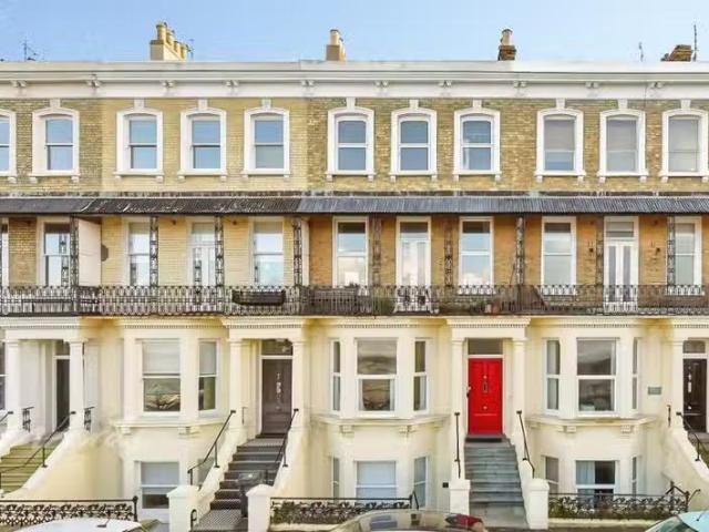 Nice 1 BA 2 bedroom apartment for rent in Sea View Terrace Mar.