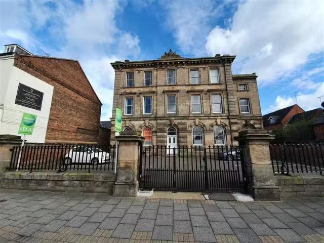 Cheap 1 BA 2 bedroom apartment for rent in Station Street, Bur.