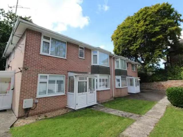 Cheap 1 BA 2 bedroom apartment for rent in Powell Road, Lower.