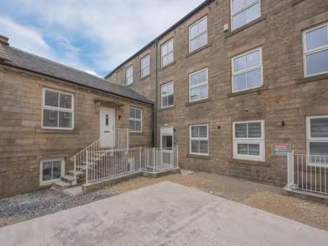 Nice 1 BA 2 bedroom apartment for rent in Plot 13 Baildon Mill.