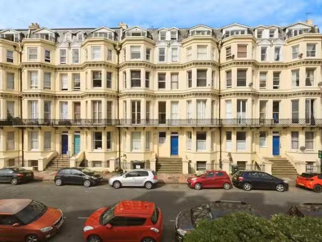 Cheap 1 BA 2 bedroom apartment for rent in Queens Gardens, Eas.