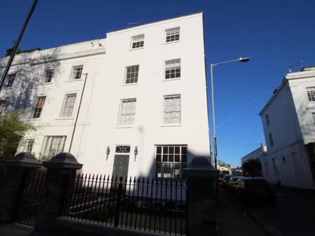 Just in! 1 BA 2 bedroom apartment for rent in Willes Road, Lea.