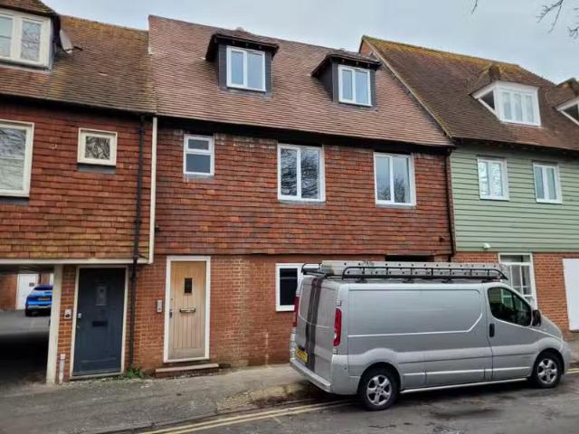 New 1 BA 2 bedroom apartment for rent in Tower Way, Canterbury.