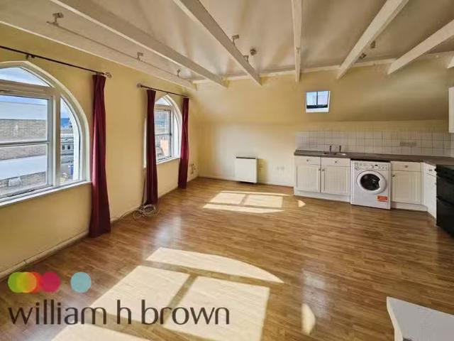Cheap 1 BA 2 bedroom apartment for rent in Tindal Street, CHEL.