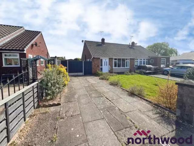 Charming 1 BA 2 bedroom bungalow for rent in Tennyson Avenue.
