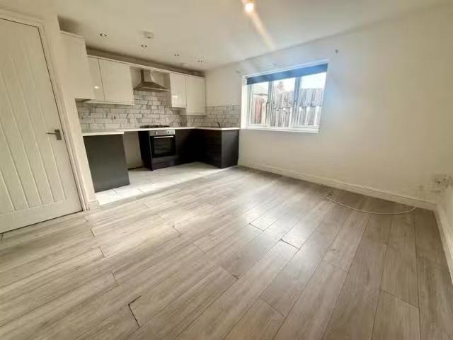 Rental! 1 BA 2 bedroom detached bungalow for rent in Owston Ro.
