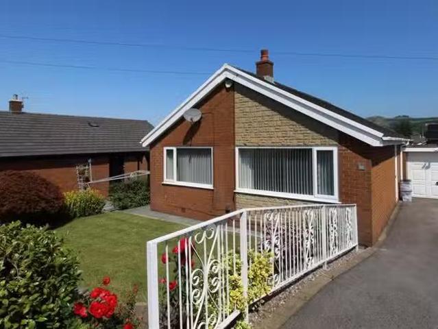 Cheap 1 BA 2 bedroom detached bungalow for rent in Stocks Park.