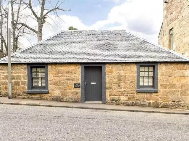 Nice 1 BA 2 bedroom detached house for rent in The Gatehouse.