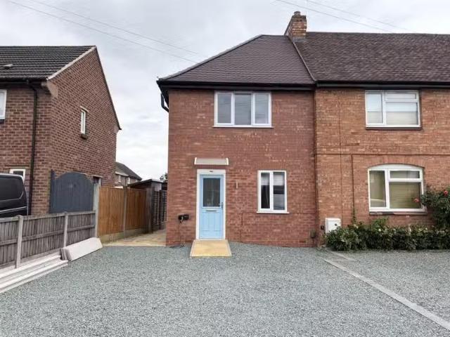 Cheap 1 BA 2 bedroom end of terrace house for rent in Watts Ro.