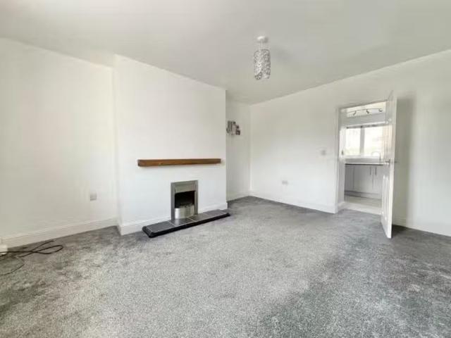 For Rent! 1 BA 2 bedroom end of terrace house for rent in Cast.