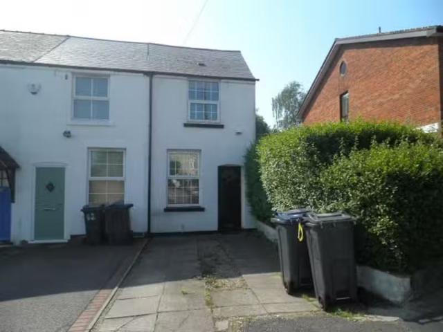 Cheap 1 BA 2 bedroom end of terrace house for rent in Four Oak.