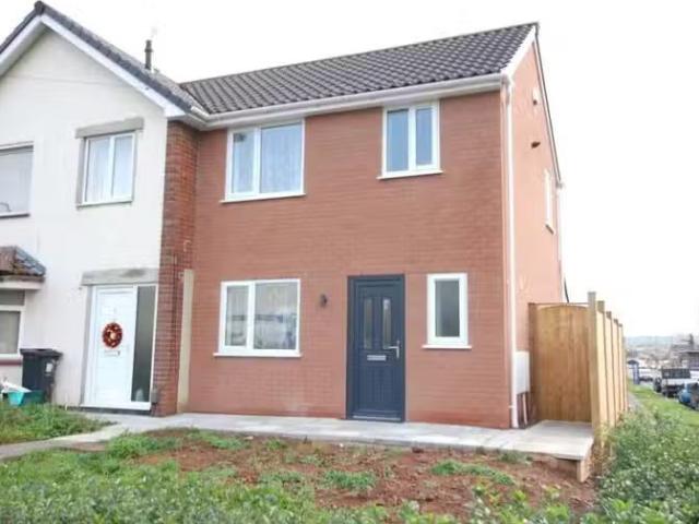 New 1 BA 2 bedroom end of terrace house for rent in Parkwall R.