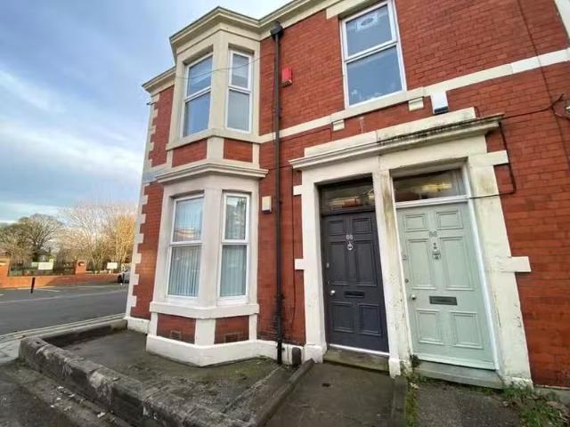 Nice 1 BA 2 bedroom End Terrace Flat to rent, Fairfield Road.