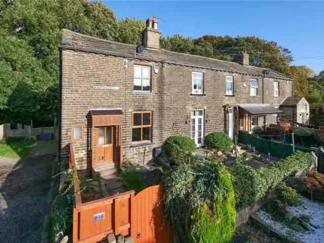 Cheap 1 BA 2 bedroom End Terrace House to rent, Wharton Square.