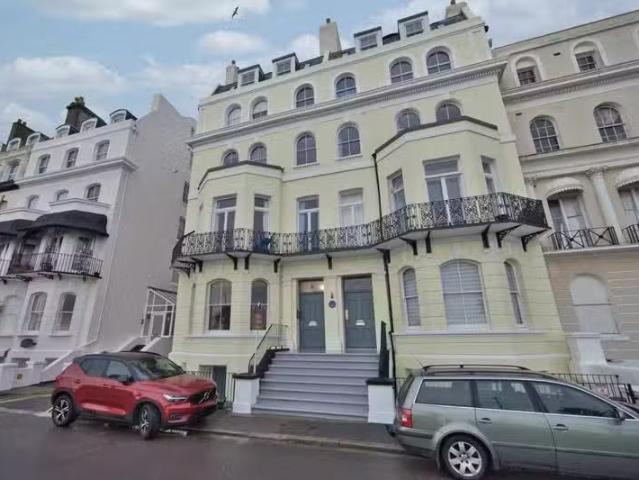 New 1 BA 2 bedroom flat for rent in Marine Parade, Folkestone.