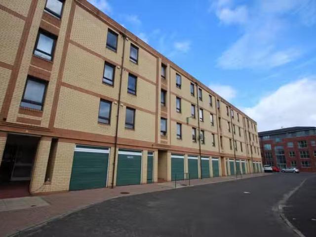 Cheap 1 BA 2 bedroom flat for rent in Middleinteraction Garden.