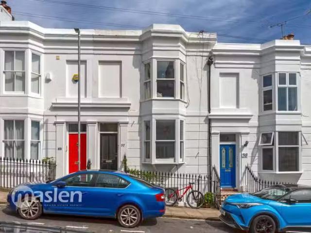 Cheap 1 BA 2 bedroom flat for rent in Montpelier Street, Brigh.