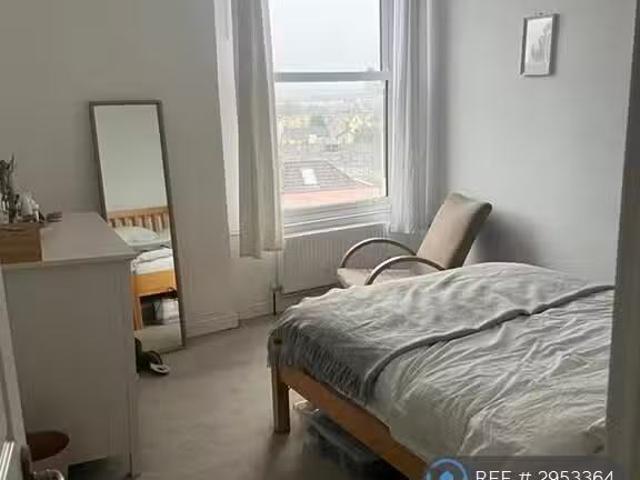 Cheap 1 BA 2 bedroom flat for rent in Montpellier, Bristol, BS6