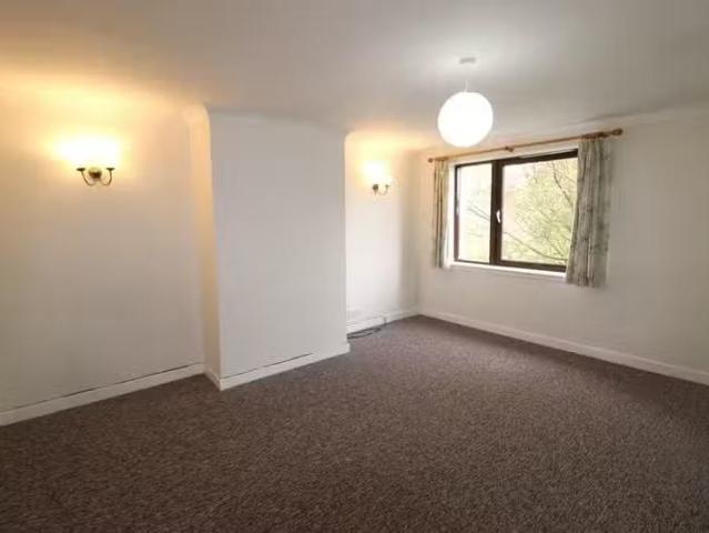 Cheap 1 BA 2 bedroom flat for rent in Morrison Drive, Garthdee.