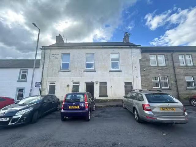 Deal! 1 BA 2 bedroom flat for rent in Avenue Street, Stewarton.