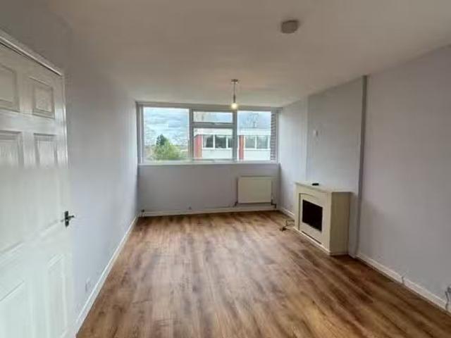 Cheap 1 BA 2 bedroom flat for rent in Abbey Court, Whitley, Co.