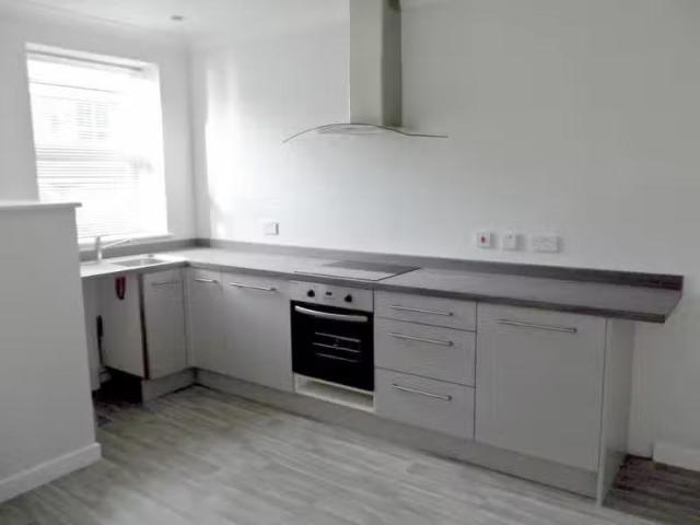 Cheap 1 BA 2 bedroom flat for rent in Acacia Grove, West Kirby.