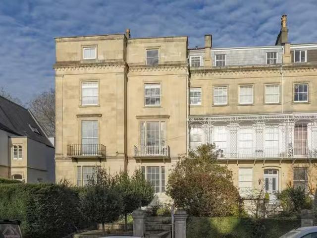For Rent! 1 BA 2 bedroom flat for rent in Burlington Road, Red.