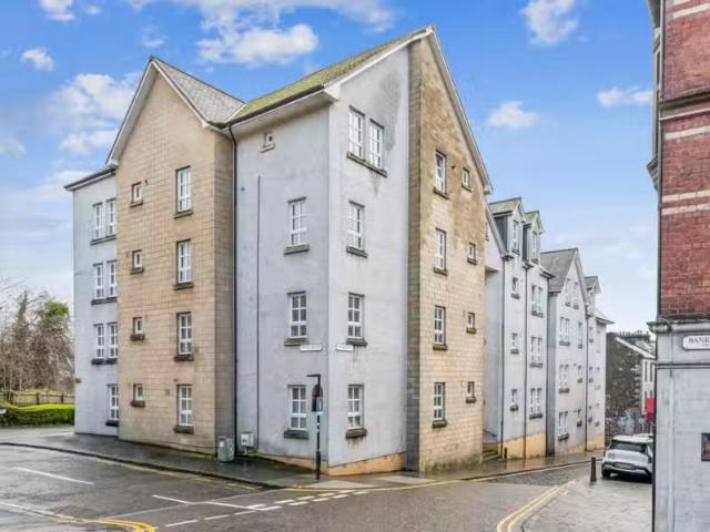 For Rent! 1 BA 2 bedroom flat for rent in Baker Street, Stirli.
