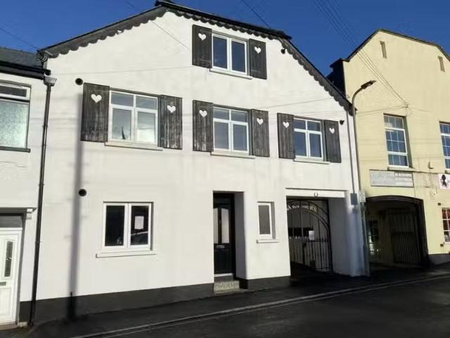 For Rent! 1 BA 2 bedroom flat for rent in Barn Mews, EX14