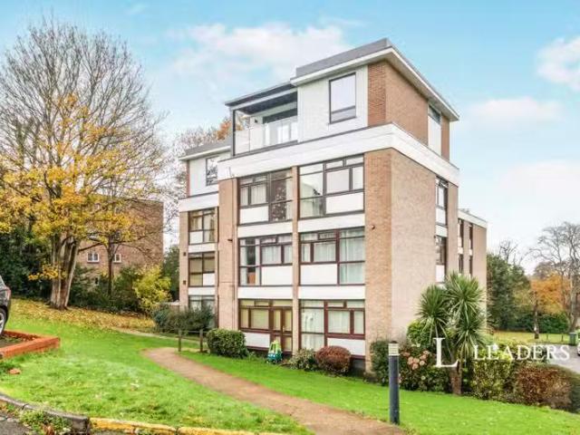 Rental! 1 BA 2 bedroom flat for rent in Beechcroft Manor, Weyb.