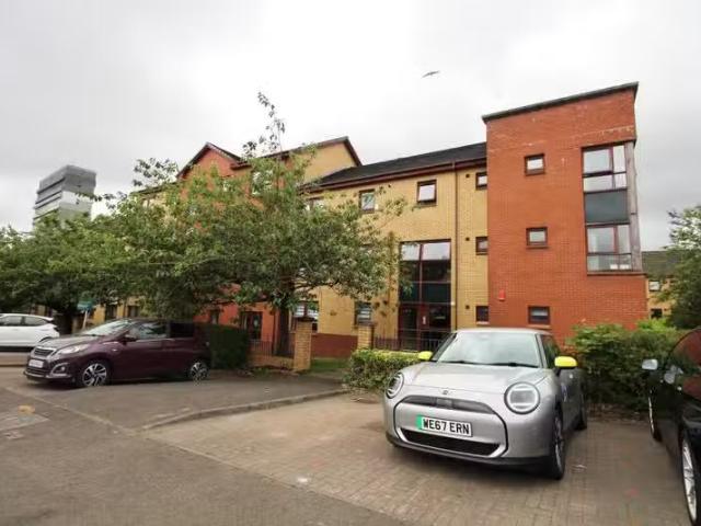 New 1 BA 2 bedroom flat for rent in Callander Street, Kelvinsi.