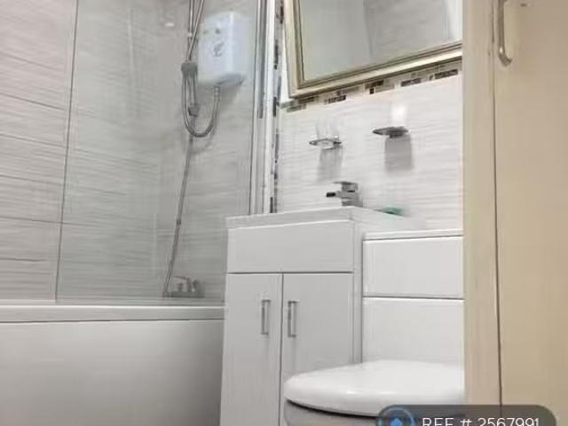 Cozy 1 BA 2 bedroom flat for rent in Camberley, West Bromwich.