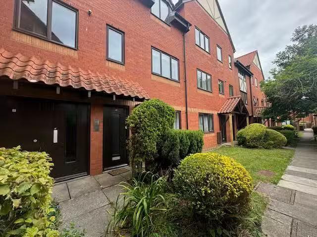 For Rent! 1 BA 2 bedroom flat for rent in Canada Way, BRISTOL.