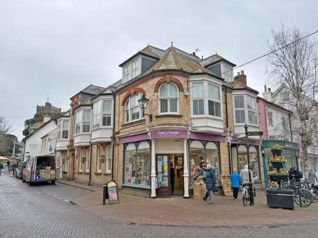 Cheap 1 BA 2 bedroom flat for rent in Church Street, Sidmouth.
