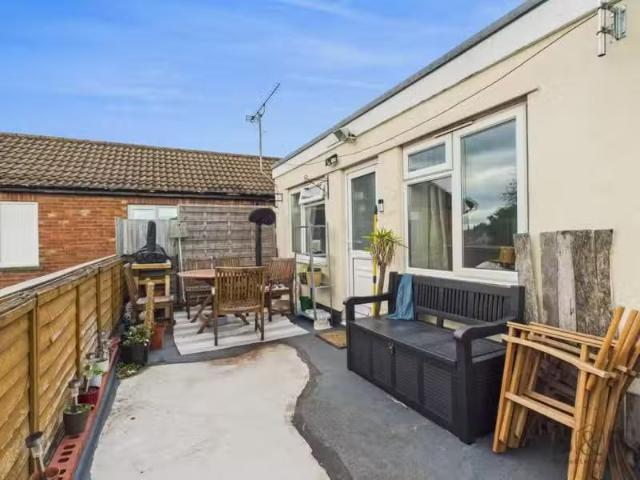 Cozy 1 BA 2 bedroom flat for rent in Cleeve Wood Road, Downend.