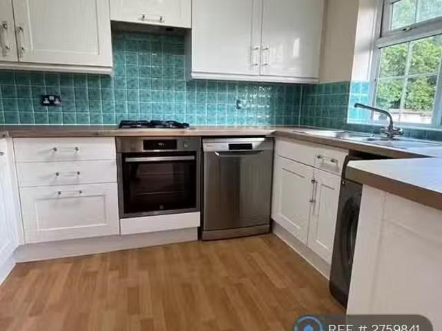 New 1 BA 2 bedroom flat for rent in Crofton Way, Enfield, EN2