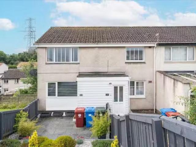 Cozy 1 BA 2 bedroom flat for rent in Dunvegan Place, Polmont.