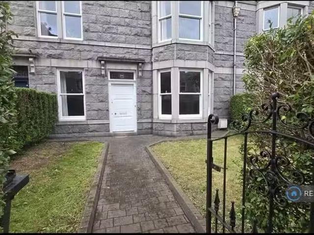 Cozy 1 BA 2 bedroom flat for rent in Devonshire Road, Aberdeen.