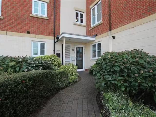 Cheap 1 BA 2 bedroom flat for rent in Dixon Close, Redditch, B.
